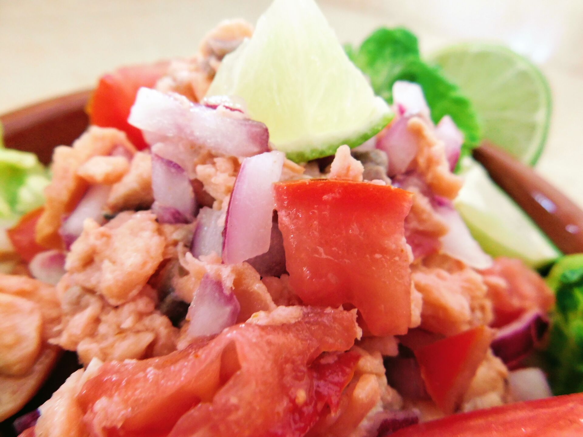 Marinated salmon tartar / Marinovaný tatarák z lososa - Life is a beach ...